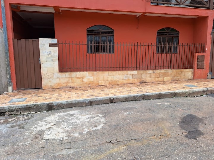 Casa No Nível Da Rua, Bairro Hamilton Com Tv/wi-fi - Itabira