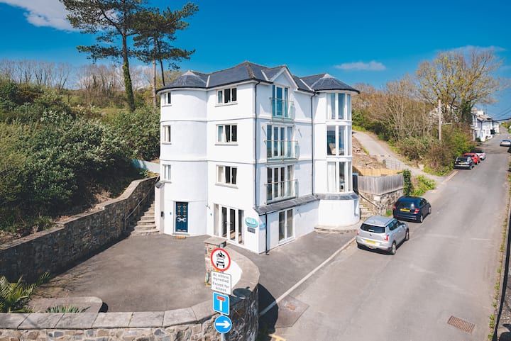 Stunning 5 En Suite Bedrooms Home With Sea Views - Aberaeron