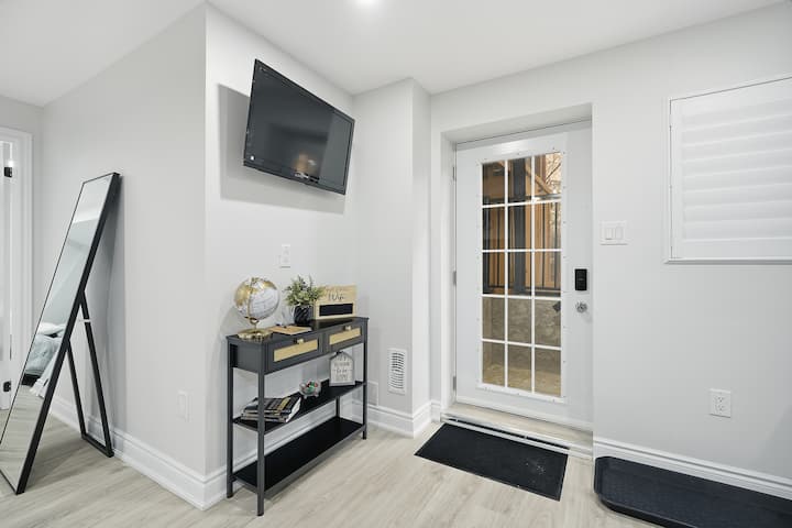 Private And Huge 2bd W/ Netflix | Backyard - Ajax