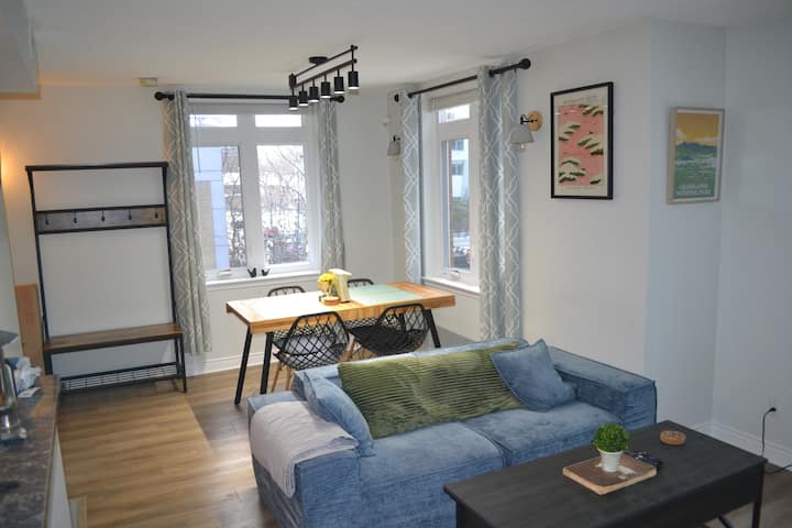 Spotless 2br Townhouse: Patio, Parking & By Subway - Toronto