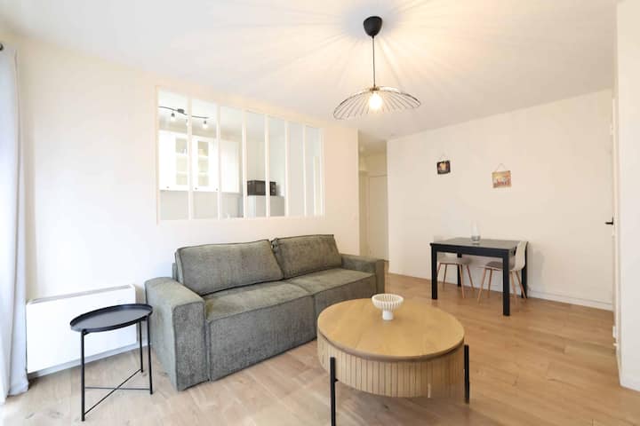 Appartement Meublé Avec Balcon Et Parking - Issy-les-Moulineaux