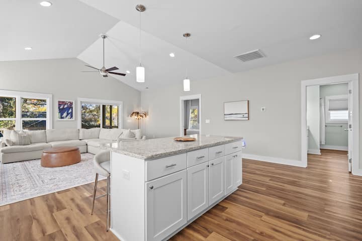 Great Location With Private Pool - Oak Island, NC