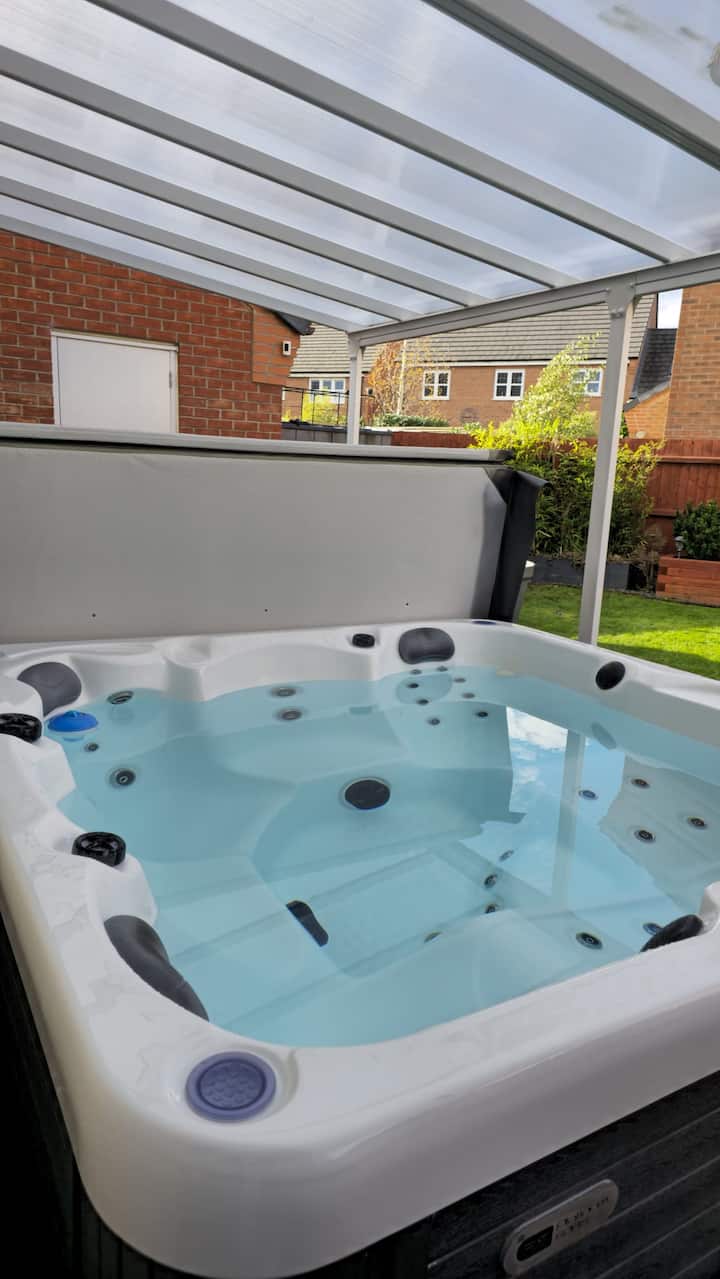 Lovett Haven | Hot Tub Near Bradgate (Sleeps 6) - Loughborough