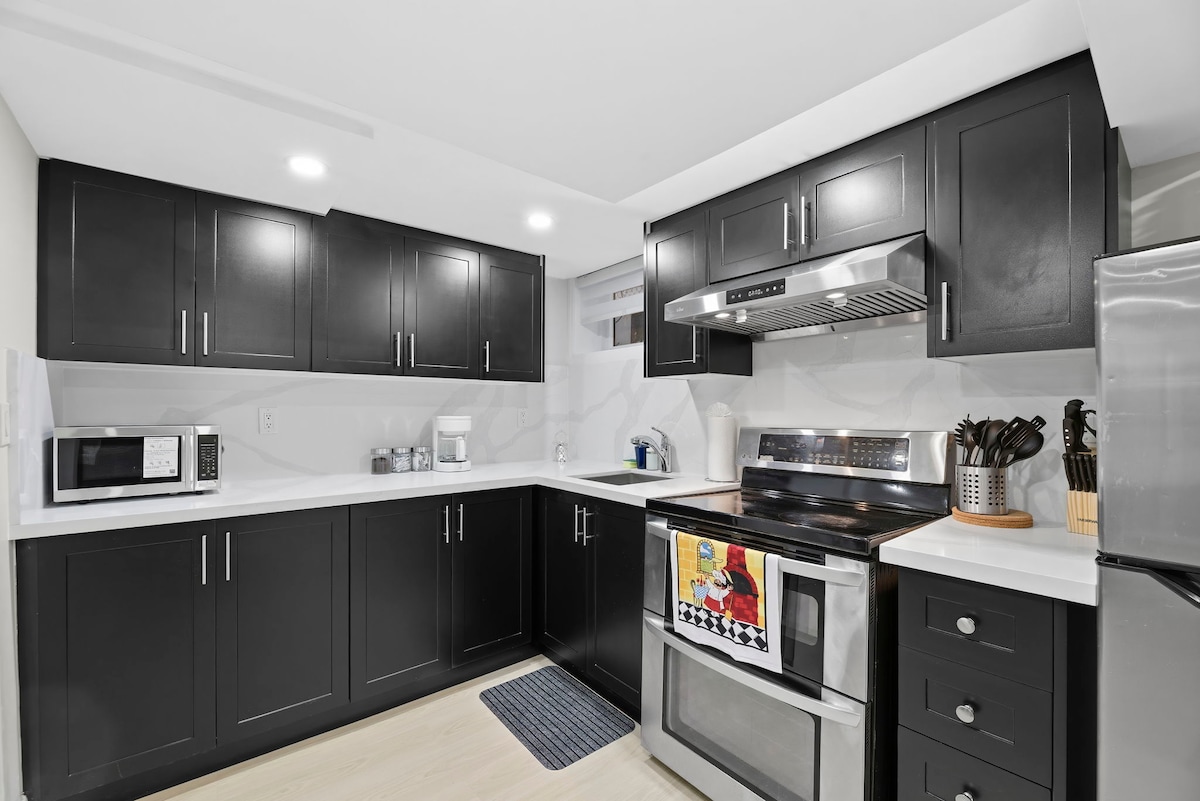 Arctic Hideout: Modern Cozy Apt 2B/1B + Office, 5G - Houses for Rent in ...