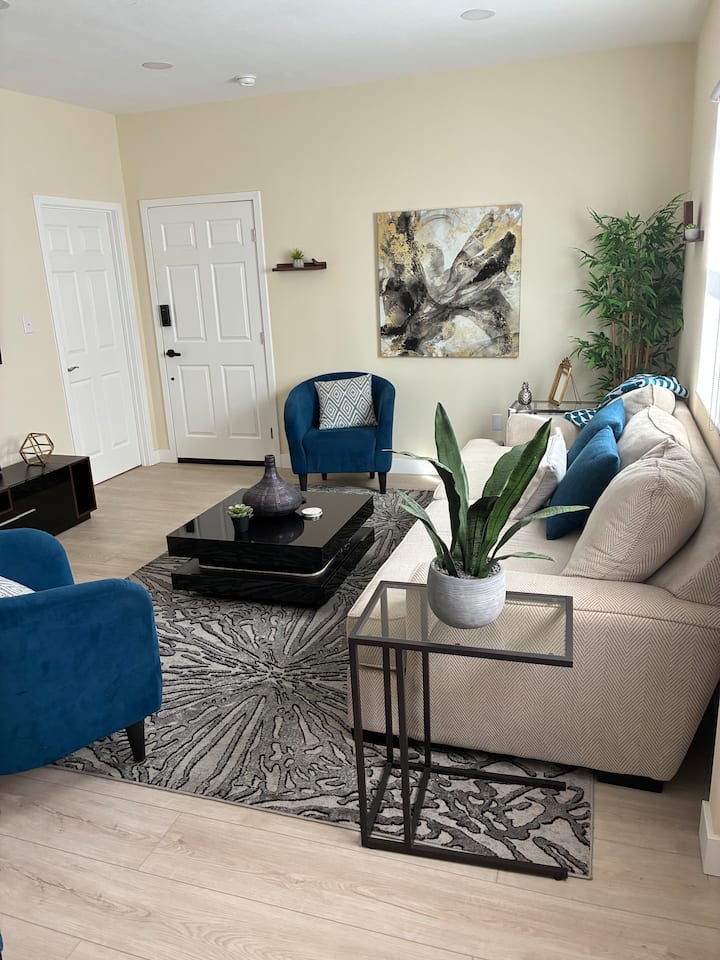 D'town Riverside 3 Br/2ba Near Everything - Jurupa Valley, CA