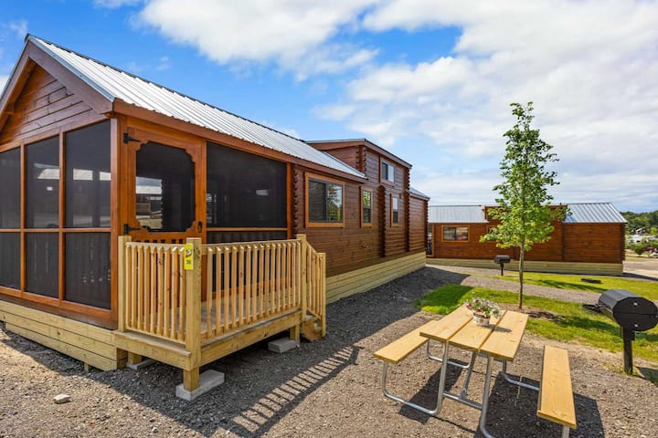 Waterview Cabin: Pet-friendly - King Richard's Faire