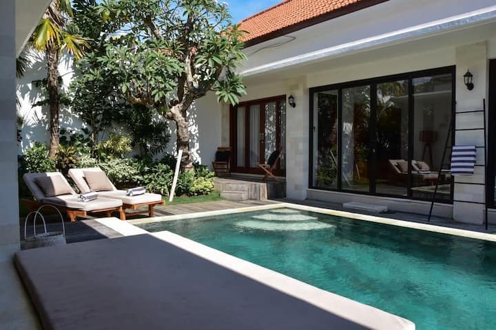 Modern 3br Private Pool Villa – Walk To The Beach - Canggu