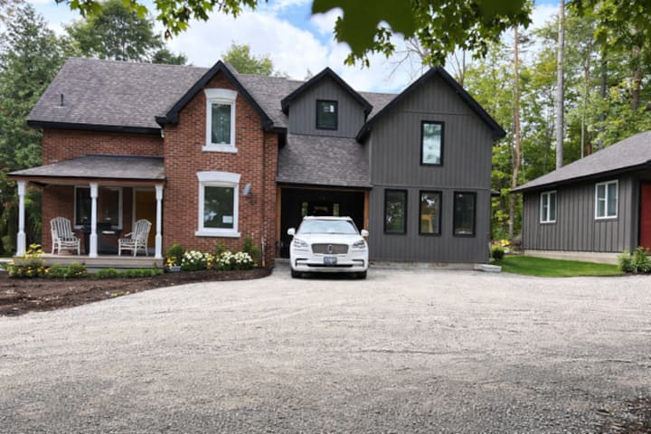 The Four Season Mount St. Louis Hideaway - Horseshoe Valley, ON