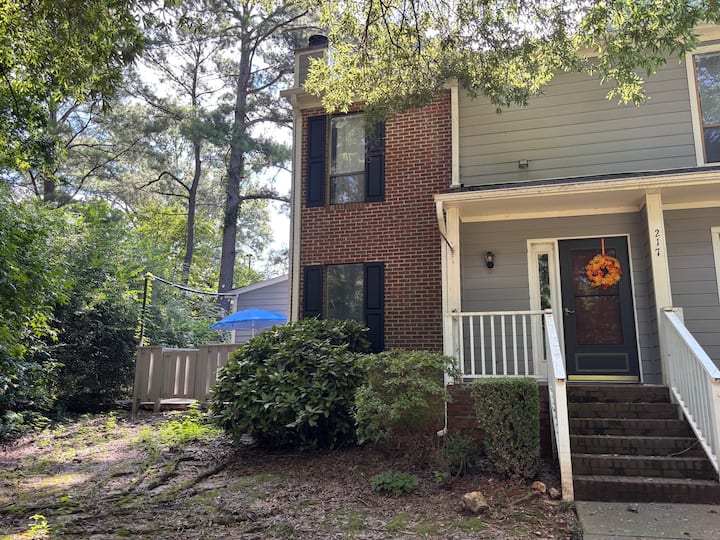 Pet-friendly Cary Townhouse - Apex, NC