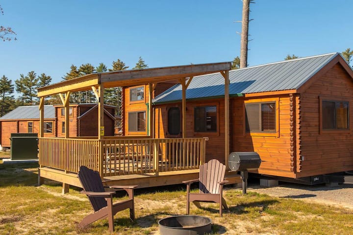 Cranberry Acres Cottage W/porch: Pet-friendly - King Richard's Faire