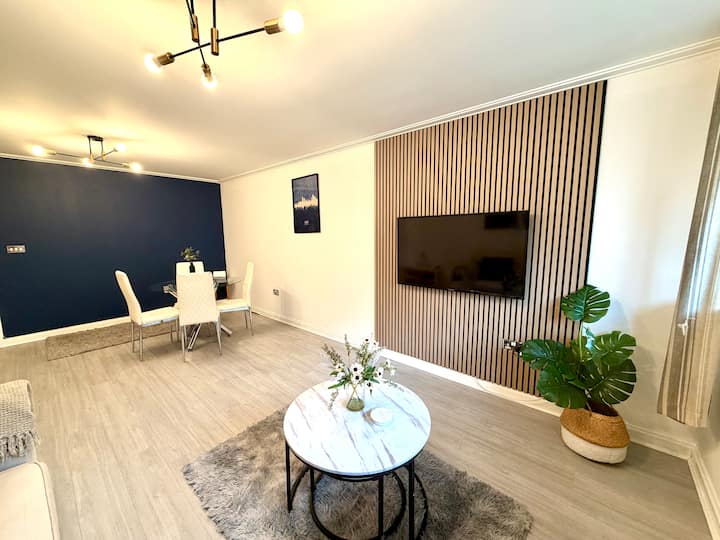 Spacious Apartment In Cardiff Bay - カーディフ