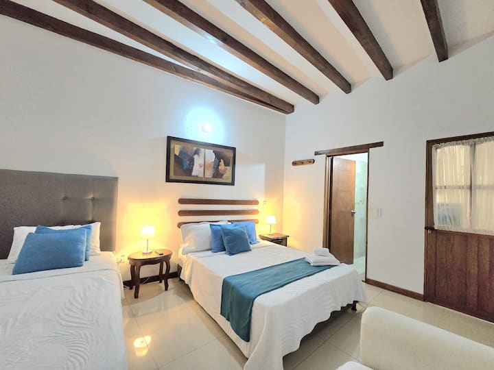 Loft A Media Cuadra De La Plaza + Wifi Y Cocina - Colombia