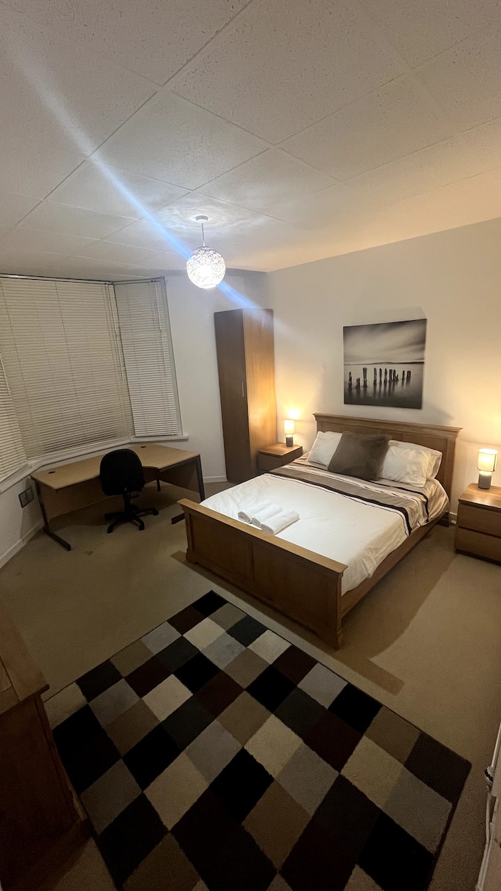 Cosy & Modern 2 Bedroom Apartment - Cardiff