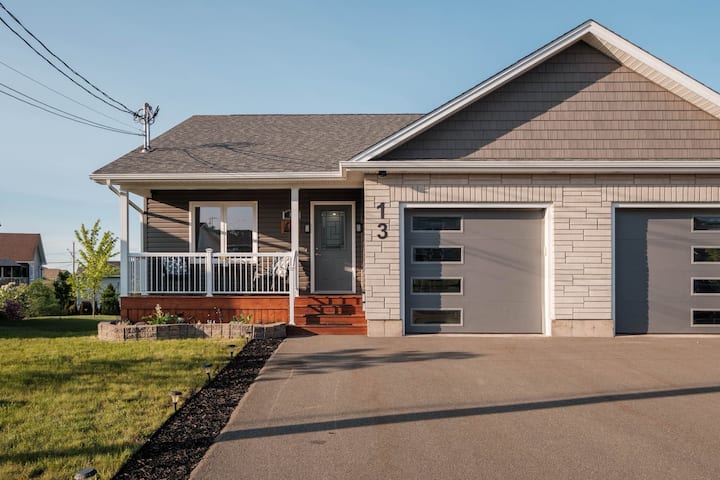 Bright & Cozy Home, Near Bay Of Fundy Attractions - Moncton