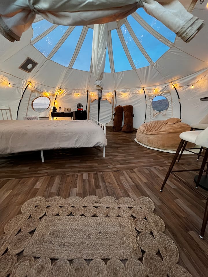 Lotus Tent Bath, Hot Shower, Starlink & Blackstone - Terlingua, TX