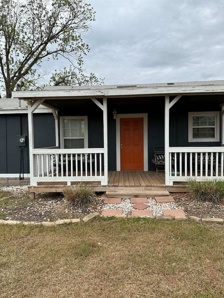 Nice And Cozy Home, Close To Okc. - Lake Louis Burtschi, OK
