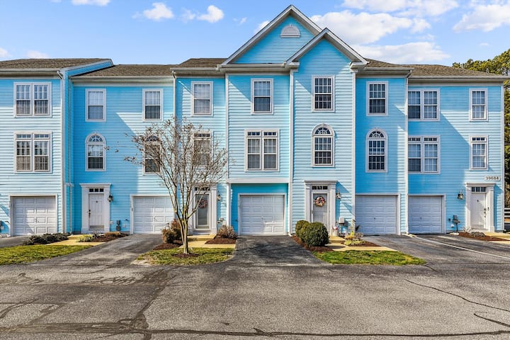 Bethany Beach House ~ 4 Br, 3.5 Ba, Walk To Beach! - Bethany Beach, DE
