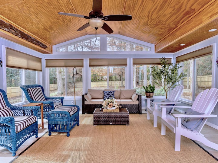 5br/3bath Comfort-spacious Home W/sunroom - Stone Mountain, GA