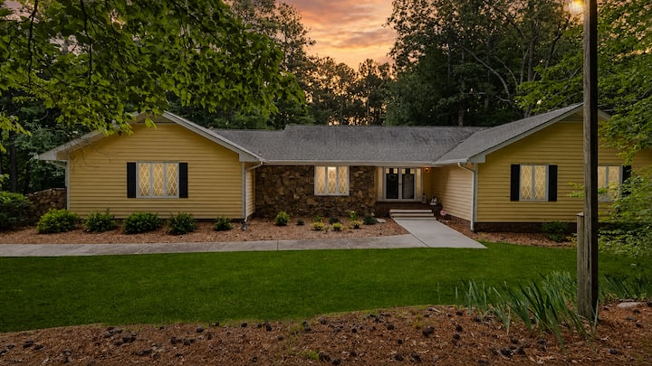Group-friendly Cary Lake House | Sleeps 14 - Raleigh, NC