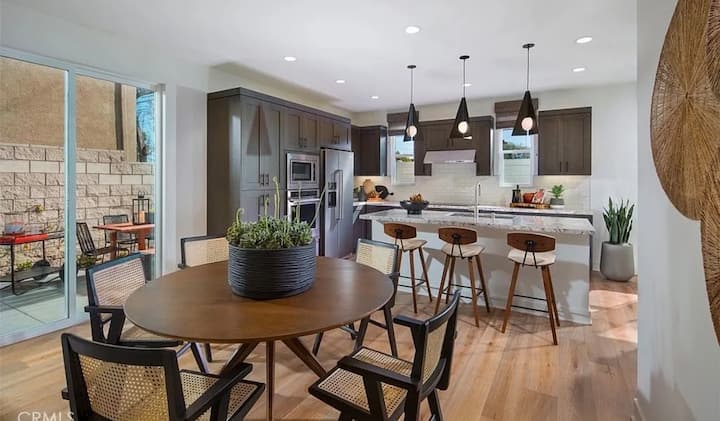 Modern Stylish Luxe Retreat/2 Miles To The Beach - Redondo Beach, CA