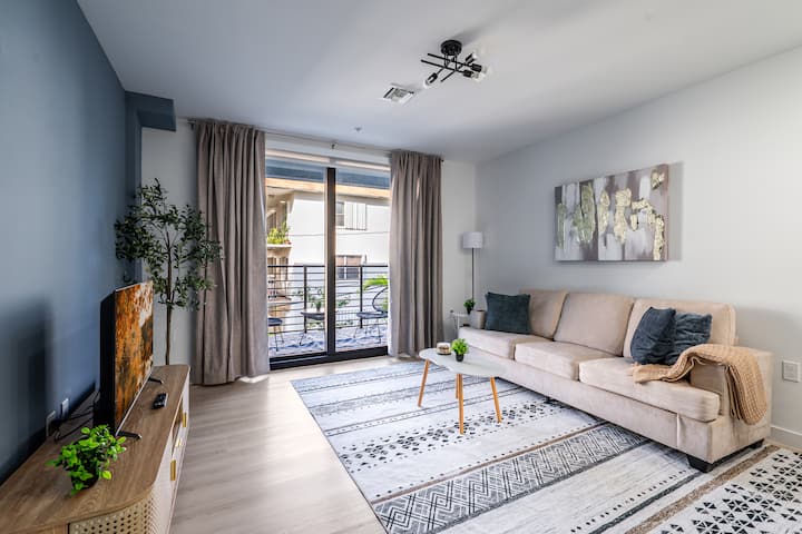 Modern Hollywood Downtwon Retreat - Hollywood, FL