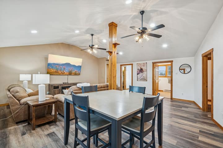 Sleeps 6, 10 Minutes: Seven Springs, Hidden Valley - Laurel Hill State Park, PA