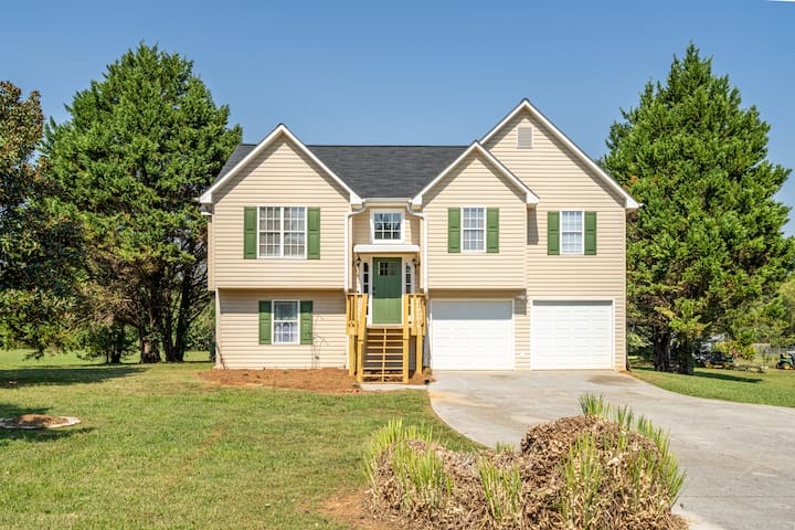 Spacious 4br Home • Fast Wifi • Great For Groups - Cartersville, GA