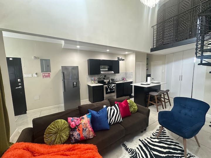 Rainbow Retreat In A Central Location - Kingston, Jamaica