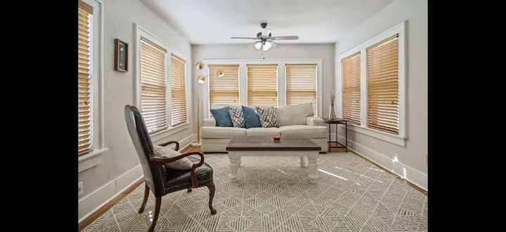 Classy Updated Gatewood Condo, Covered Parking! #1 - Bricktown - Oklahoma City