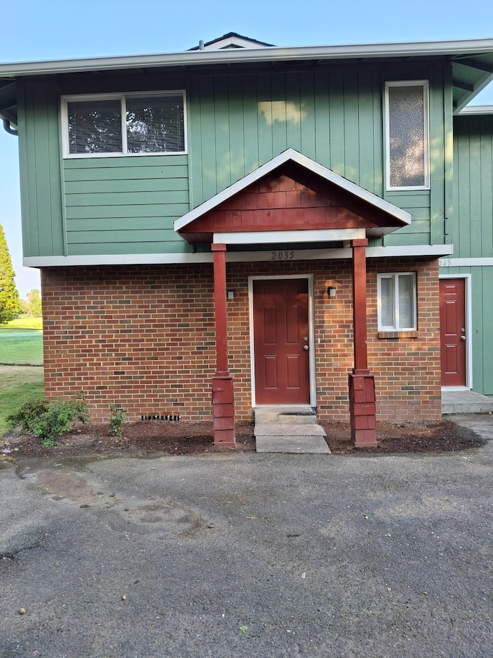 Golf Course View! - Gresham, OR