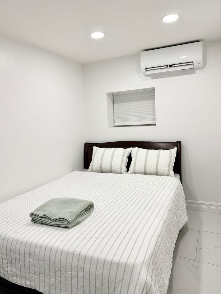 Luxury Studio In Semi Basement. Room # Ssb - New York City