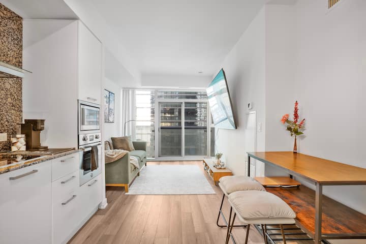 Executive Downtown Suite | Union Station - Toronto