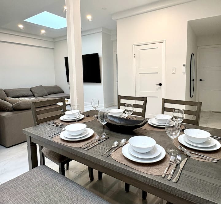 Floating Palace In The City, 3 Bedroom+1.5 Bath - Toronto