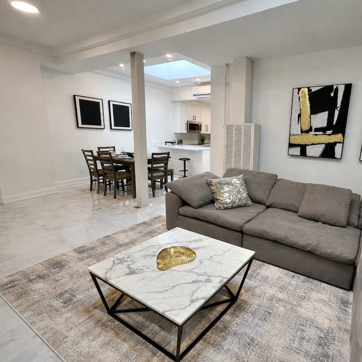 Fit For Royalty! Grand Sky Loft W/office+1.5 Baths - Toronto