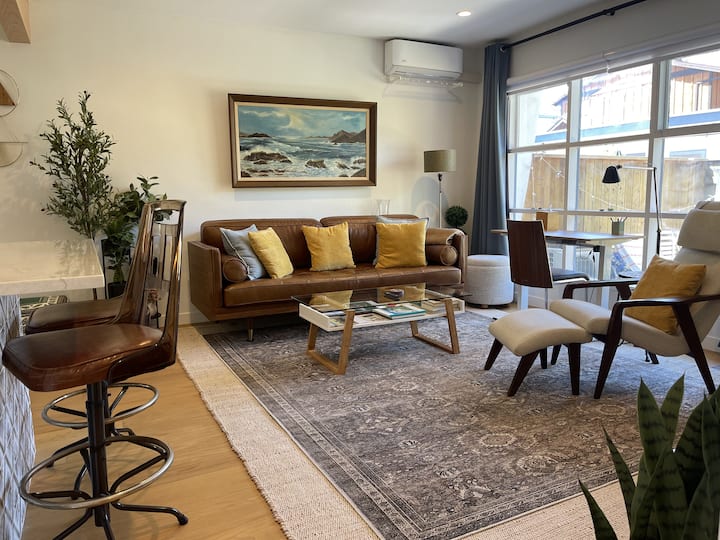 Santa Monica 1br Bungalow Modern, Cozy & Private - Los Angeles, CA