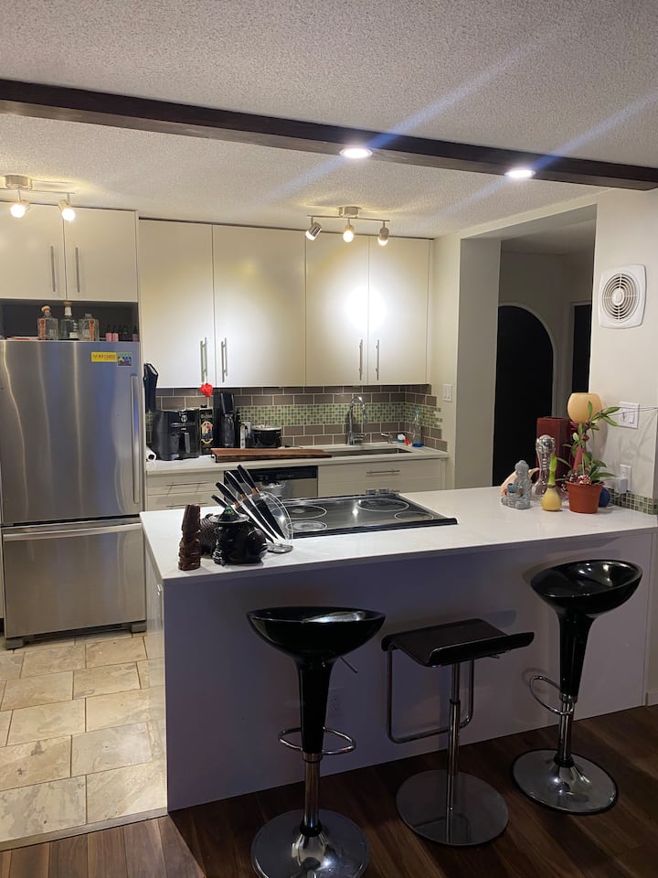 Unique Pad Available January To May. - Victoria