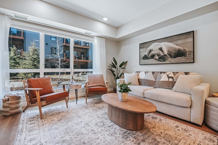 1st Floor Cozy Two-bedroom Suite - Canmore