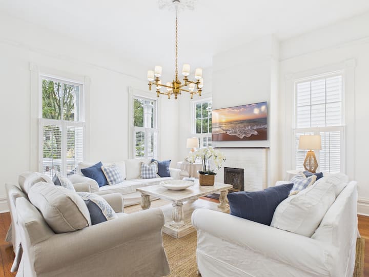 Victorian Retreat | Near The Strand | Sleeps 14 - Galveston, TX