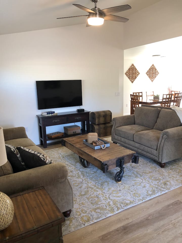 New Eastside 3 Bedroom/2 Bath Beautiful Home - Tucson, AZ