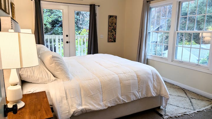 Tranquil And Spacious 1 Bedroom Upstairs Apartment - Sacramento, CA
