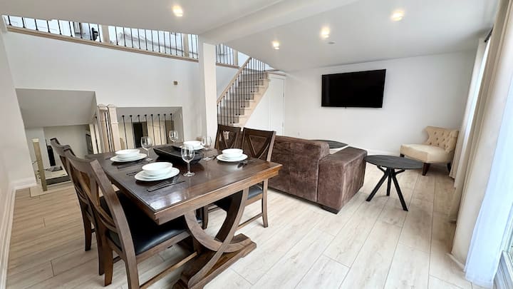 2 | Loft Queen Street East - Sleeps 4 - Toronto