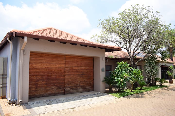 Luxury Stay At The 28 Pecanwood - Hartbeespoort