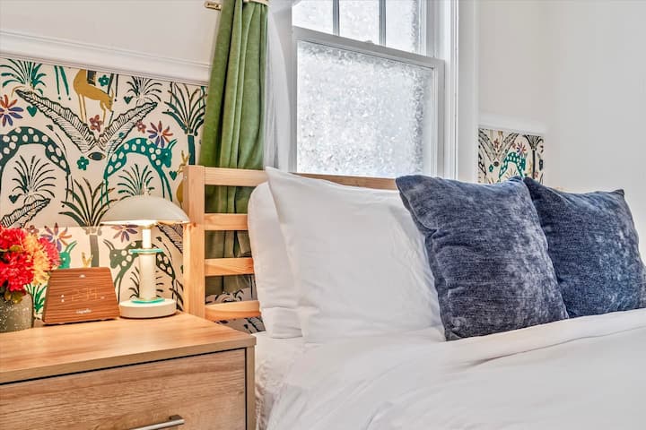 Harriet Room @ Whitewater / Sleeps 2 / No Fees! - Minneapolis