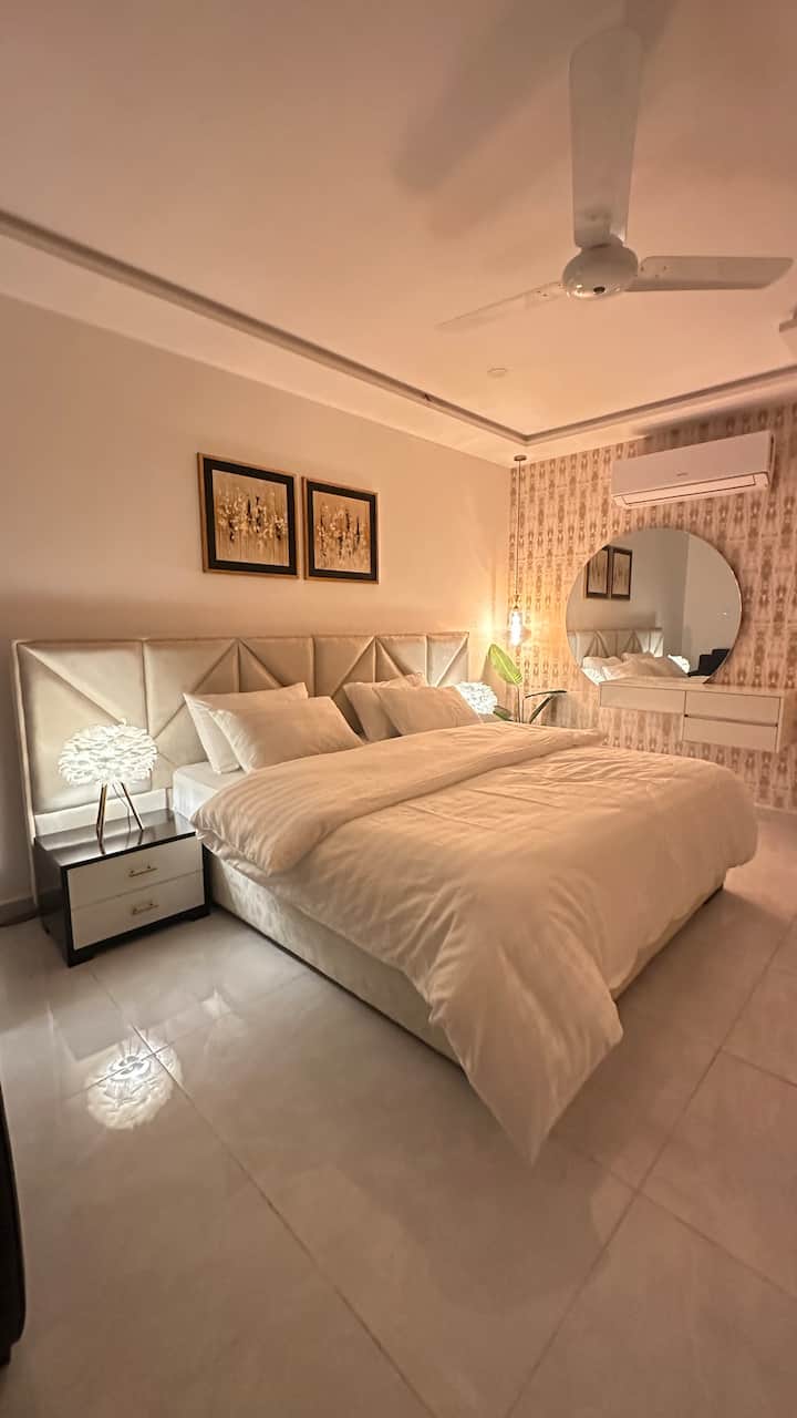 Arz Loft\modern Studio Near Mm Alam\ Self Check In - Lahore