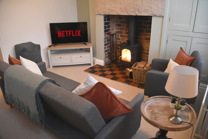 Peak District Cottage | Views, Log Burners & Games - Bakewell