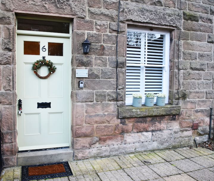 Castleview Cottage, Wensley, Matlock - 5 Guests - Bakewell