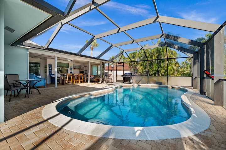 Fort Myers Beach | Lagoon Shore Getaway - Fort Myers Beach, FL