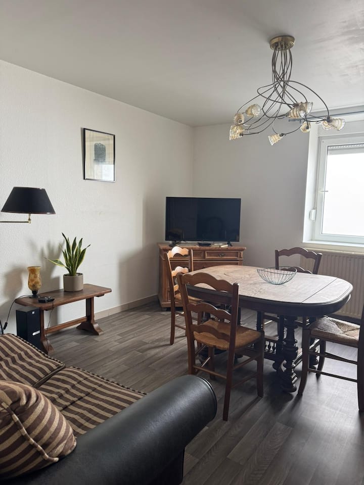 Maison Mitoyenne à 300 M Du Centre-ville. - Épinal