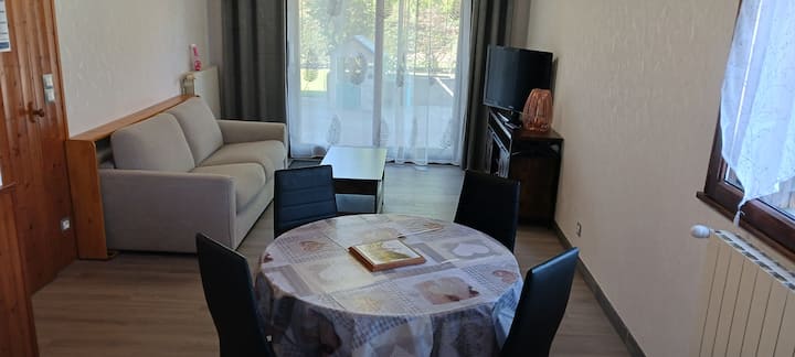 Appartement 60 M2 Au Rez-de-chaussée D'une Maison - Albertville