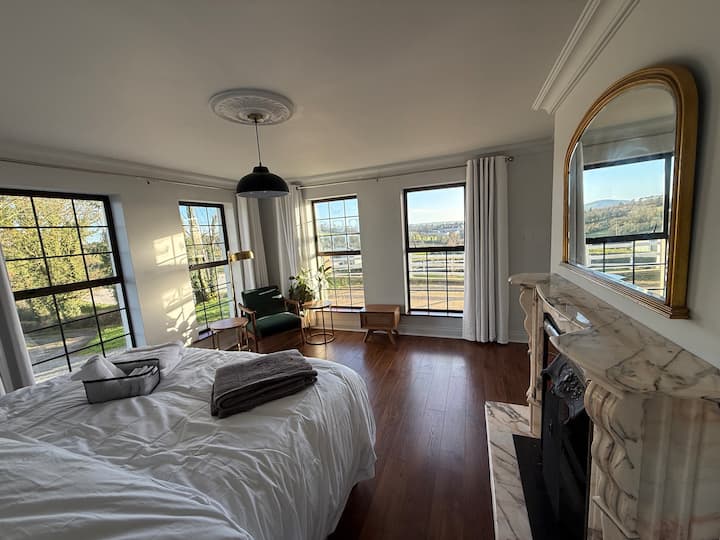 Cavan Equestrian Estate.

#11 Retreat Luxury Suite - Cavan